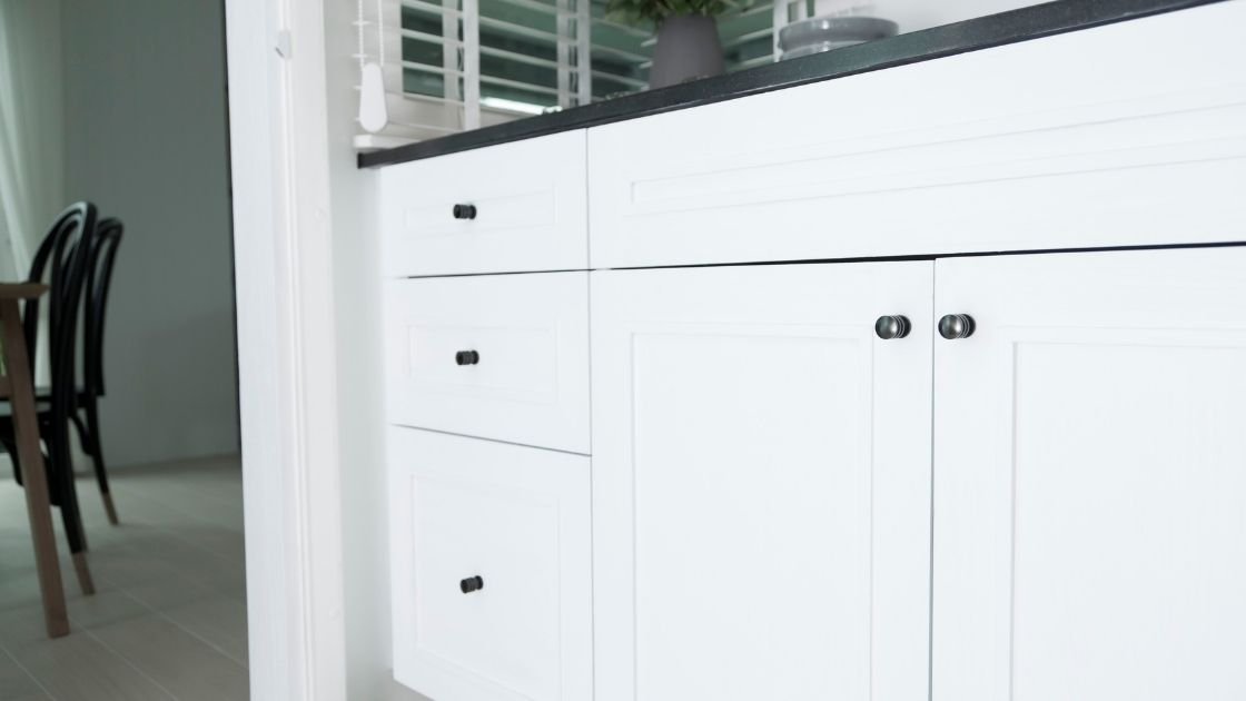 Perfect Handle Placement: Mastering Kitchen Cabinet Hardware - Home ...