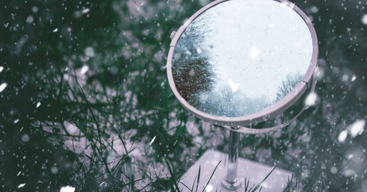 5 Easy Ways to Fix a Cracked Mirror - Home Decor Chat