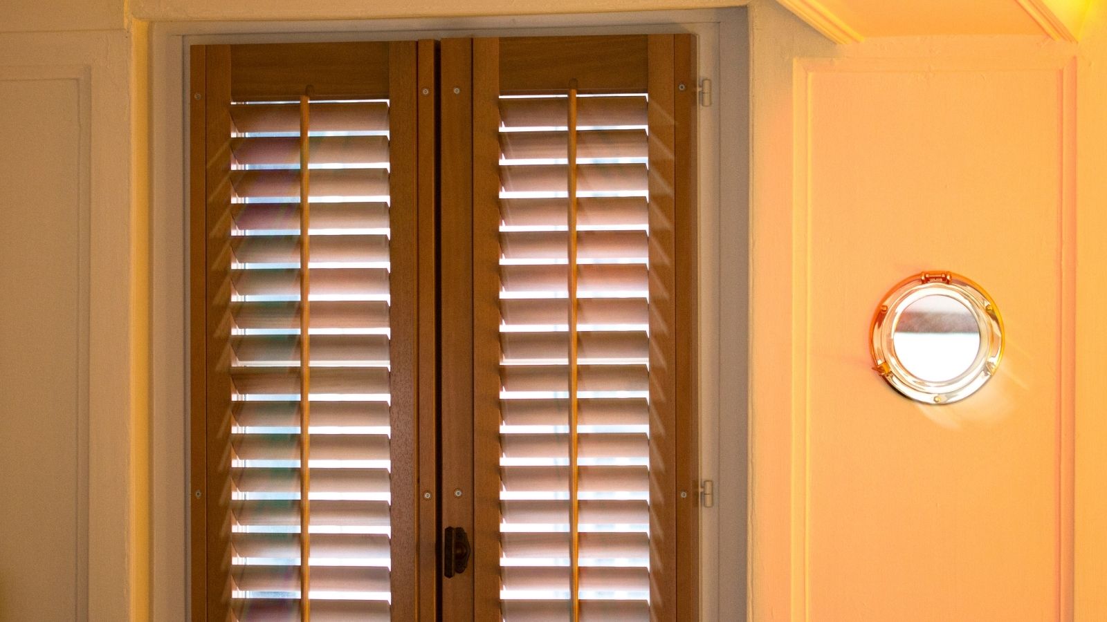 How to Choose the Perfect Patio Door Sliding Plantation Shutters for ...